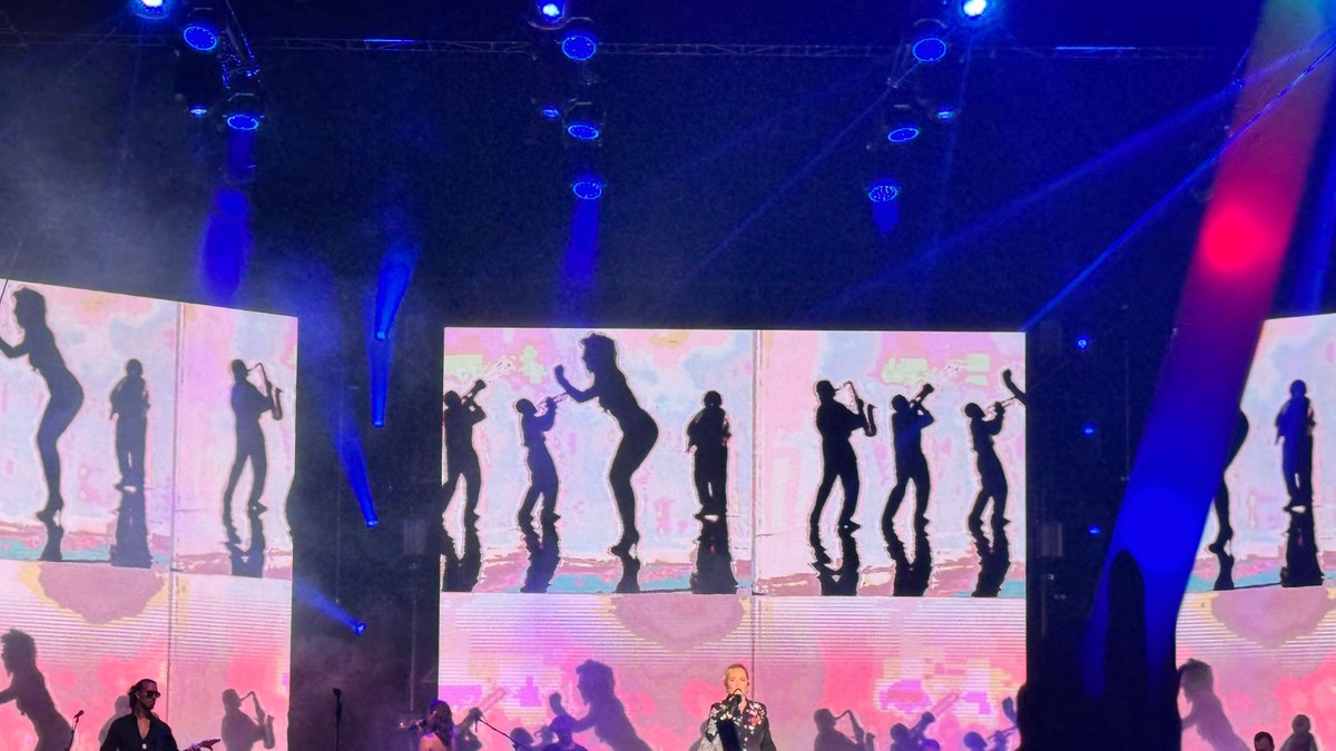 Breni pune oči suza na koncertu u Brčkom, tu je i njena sestra Faketa ...