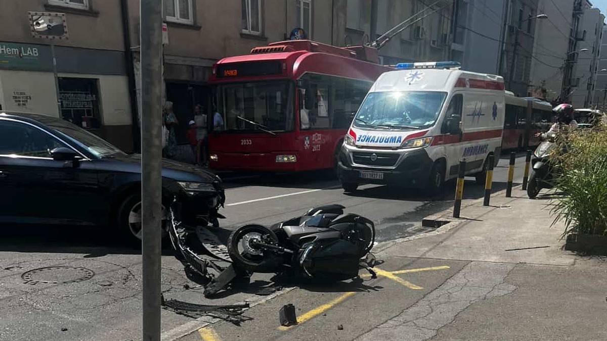 Sudar automobila i motora na Vračaru: Saobraćaj obustavljen - Blic