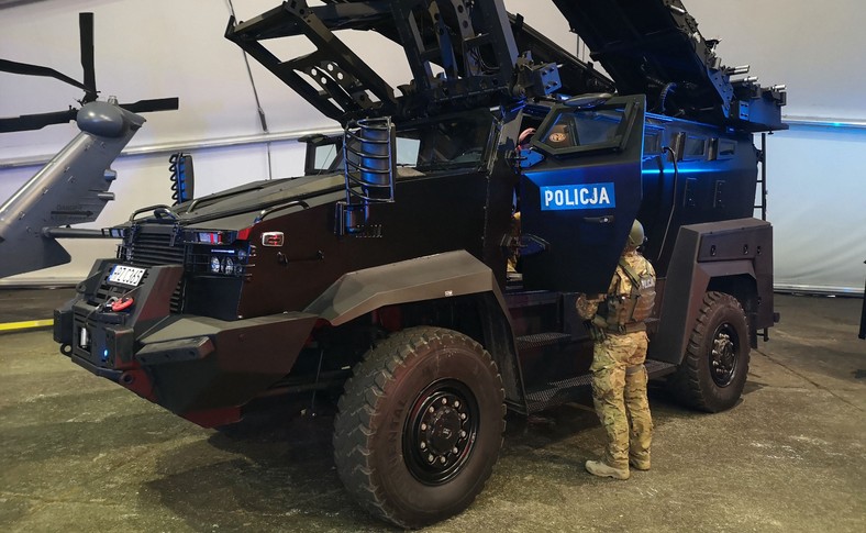 Krzysztof Rutkowski ma nowy samochód. Polski TUR VI to opancerzony ...