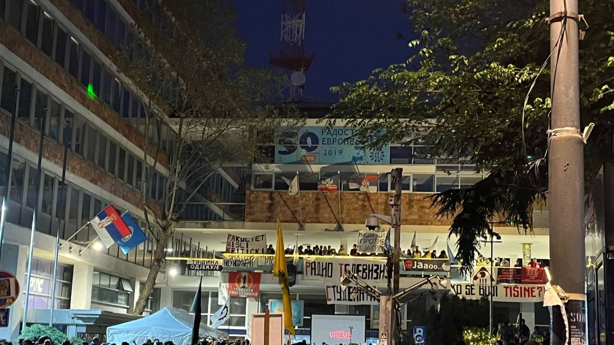 Nastavlja se blokada RTS: Javni servis opet pozvao studente da odustanu: "Ovo je nasilje" (foto ...