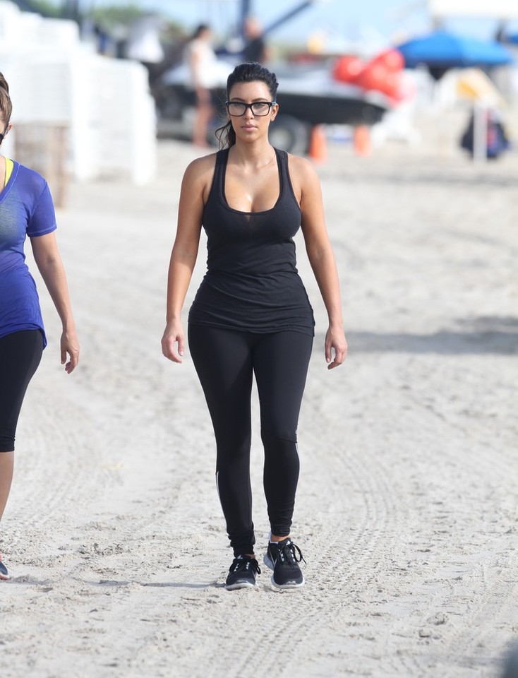 Kardashianki z dziećmi w Miami - Plejada.pl