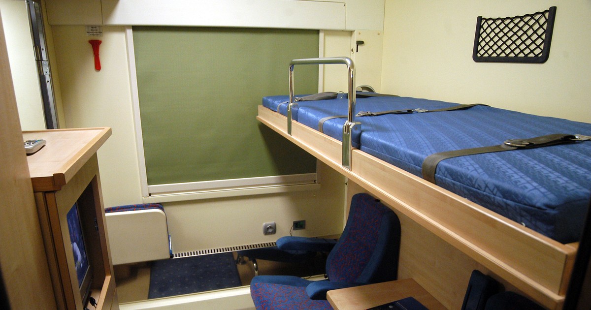 Absurd w PKP Intercity. Pusty wagon sypialny kursuje w ciągu dnia - Podróże