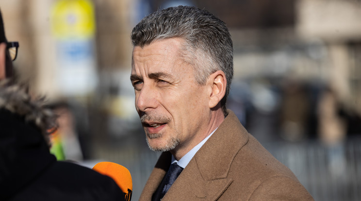 Rákay Philipet és feleségét halálos megfenyegették, gyerekeit is ki ...