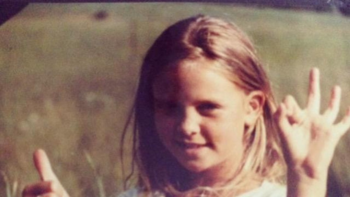 Ova slatka devojčica imala je tragično detinjstvo, a danas je slavna ...