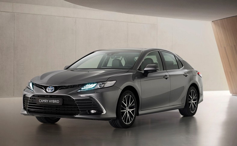 Nowa Toyota Camry ujawniona. Japończycy zmienili nie tylko styl ...