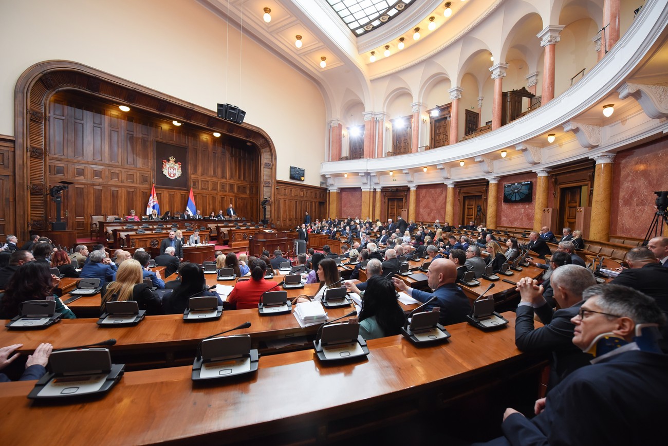 Evo kolike su plate naših narodnih poslanika
