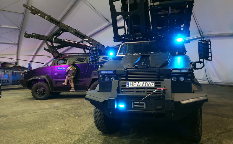 Polski TUR VI kulom się nie kłania! Oto nowe opancerzone auta policji ...