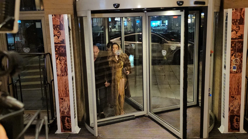 Tea Tairović kao grčka boginja sva u zlatnom: Stigla na novogodišnji ...