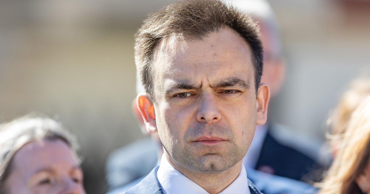 Burza po słowach Hołowni o kredycie na start. Domański stawia sprawę jasno