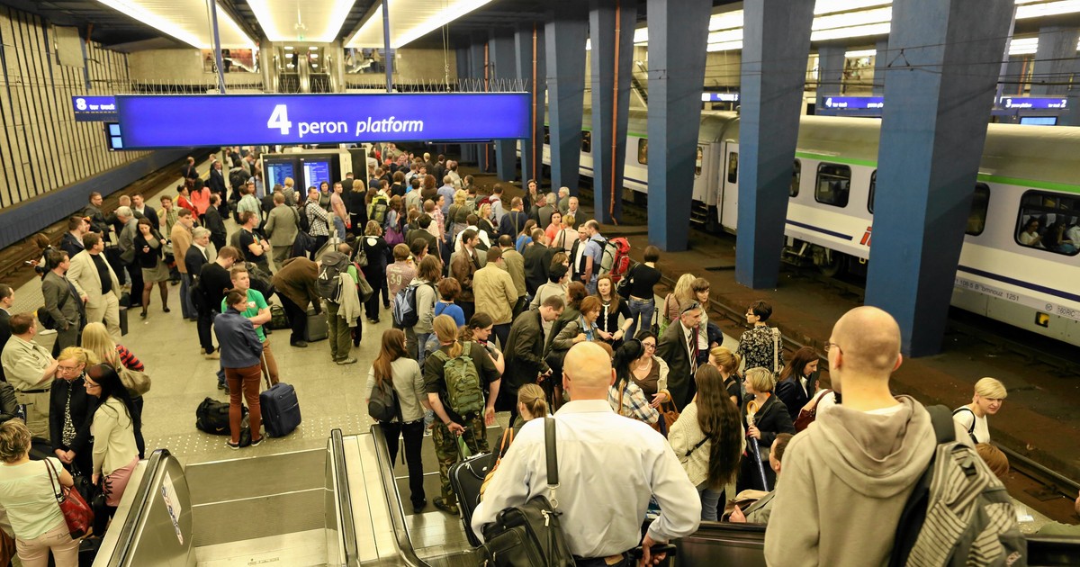 Warszawa: poważna awaria na Dworcu Centralnym, są opóźnienia - Wiadomości