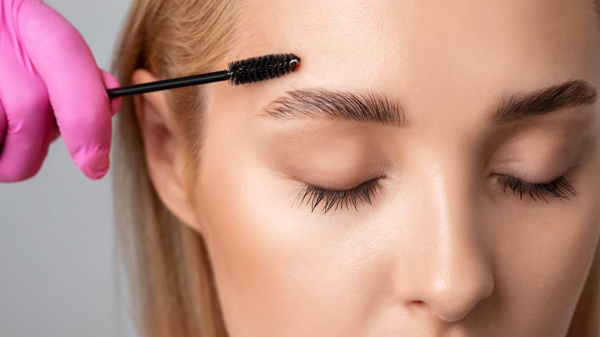 Mydło do brwi to hit. Do czego służy? | Ofeminin