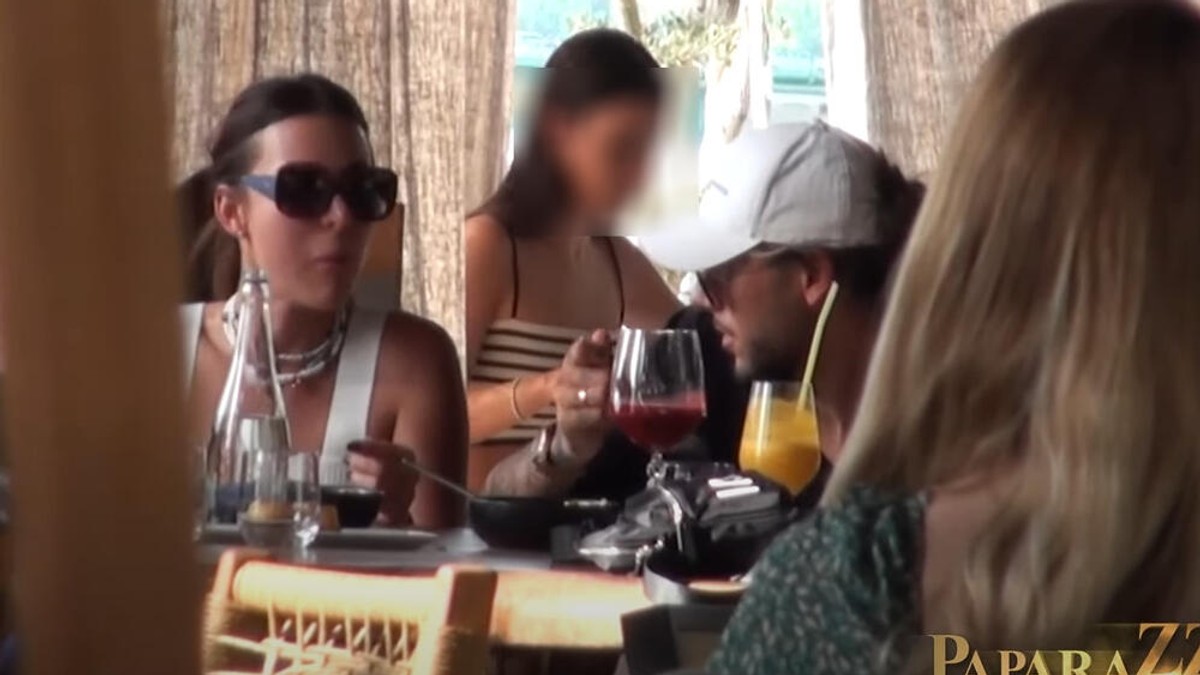 (VIDEO) ANASTASIJA I GUDELJ SE NE RAZDVAJAJU Razmenjuju nežnosti u javnosti: Isplivao snimak - Blic