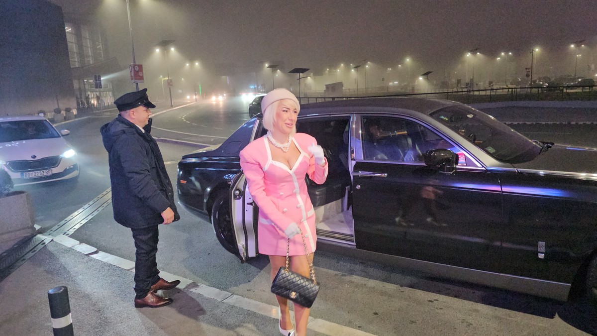 Jovana Jeremić otišla u Ameriku sa Draganom: Stigla na aerodrom u rols ...