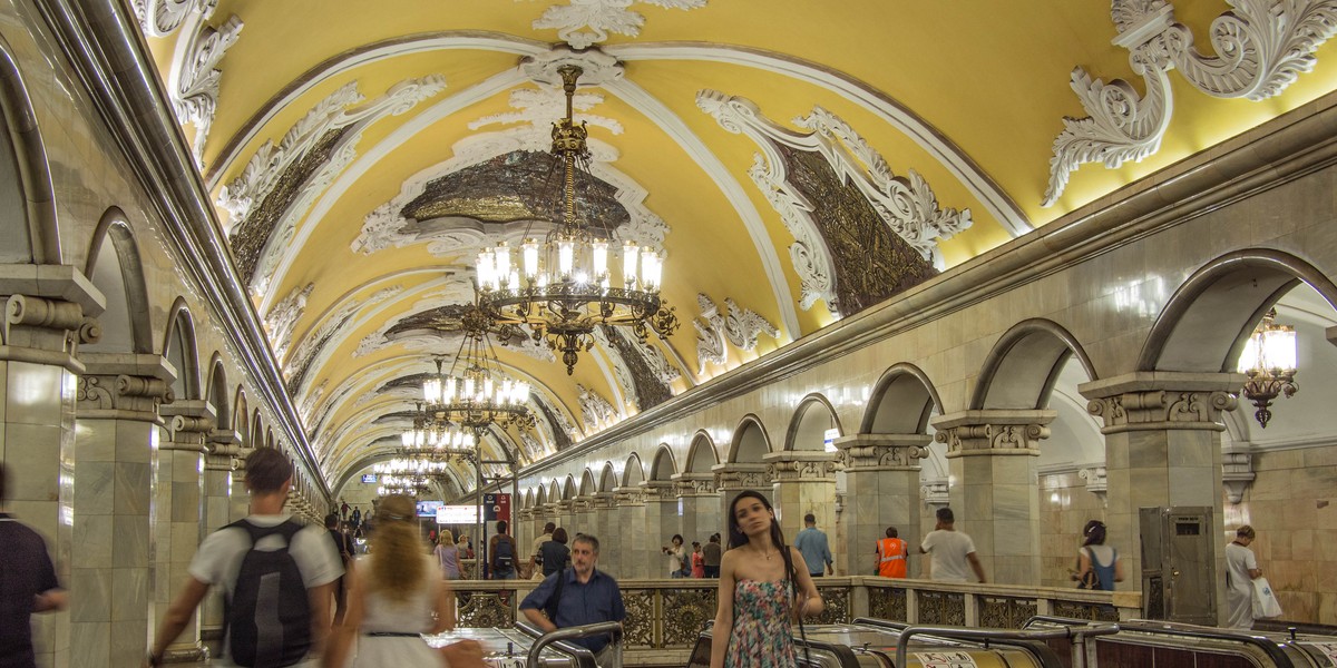 Metro w Moskwie. Najpiękniejsze stacje i ciekawostki - Podróże