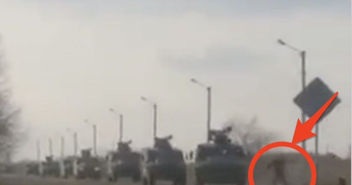 Defiant Ukrainians mount passive resistance, kneeling in front of ...