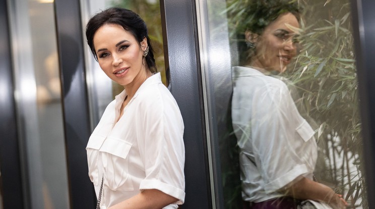 Sáfrány Emese feszülős edzőcuccban villantotta meg tökéletes alakját ...