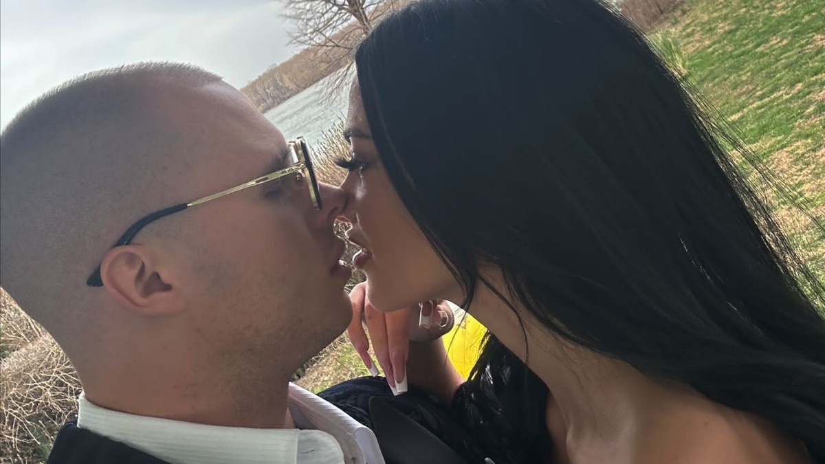 Naš poznati pevač podelio kadrove sa svadbe: Romantične scene sa zgodnom mladom izazvale lavinu ...