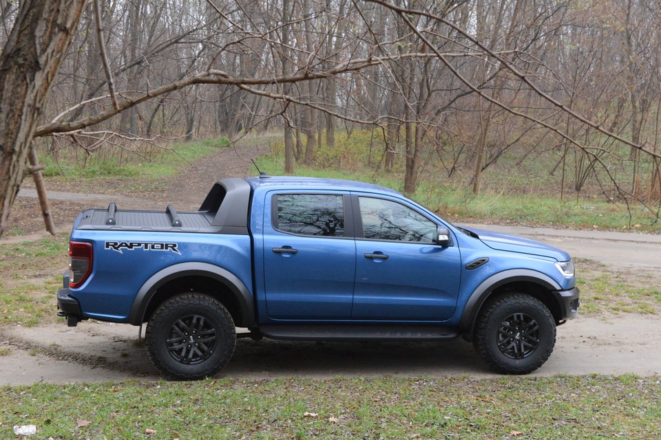 Ford Ranger Raptor – pick-up na sterydach - Test