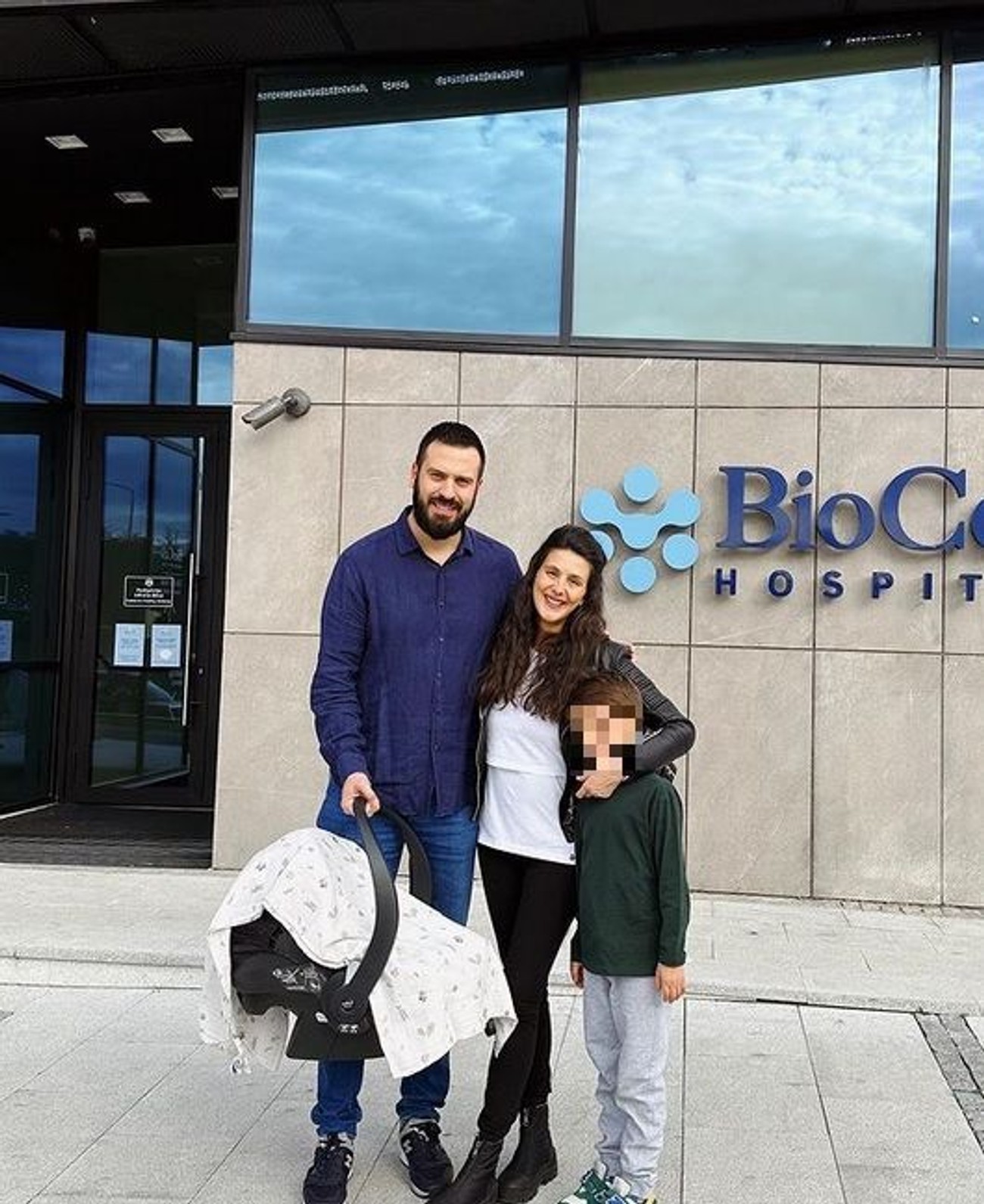 Marko Rokvić izveo ženu iz porodilišta - Blic