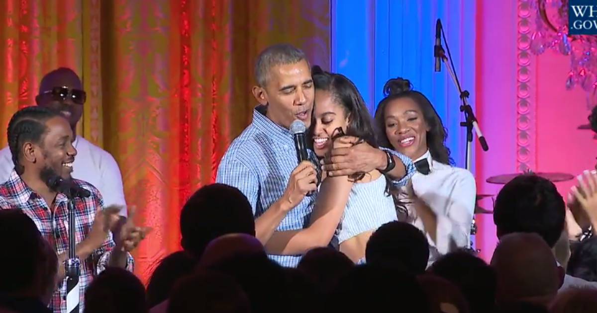 Barack Obama śpiewa dla swojej córki. To trzeba zobaczyć! - Noizz