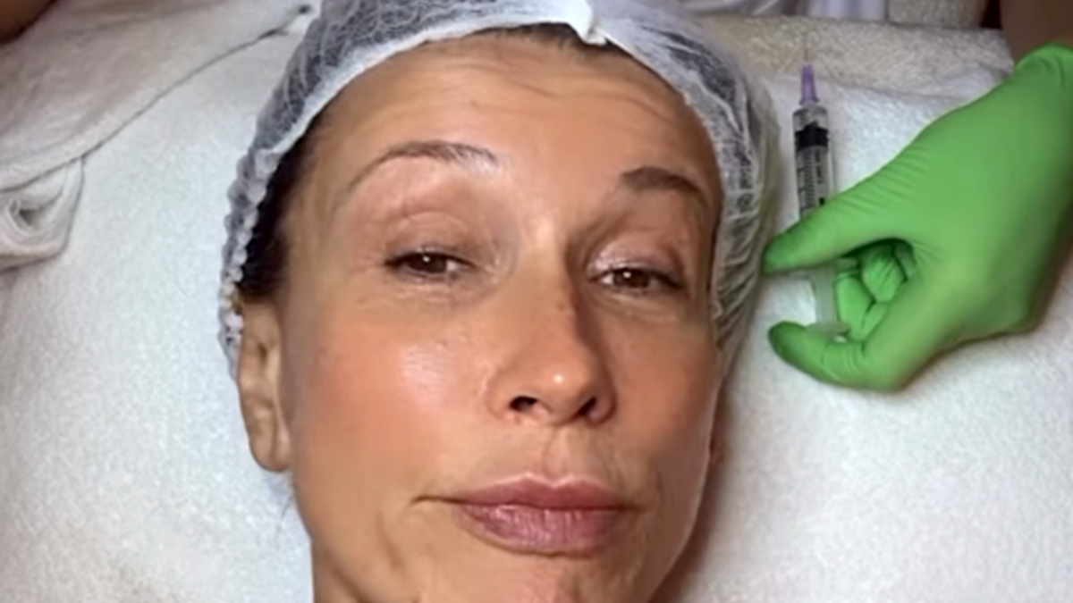 Naša poznata voditeljka (56) pokazala lice bez trunke šminke: Niko ne može da veruje kako ...