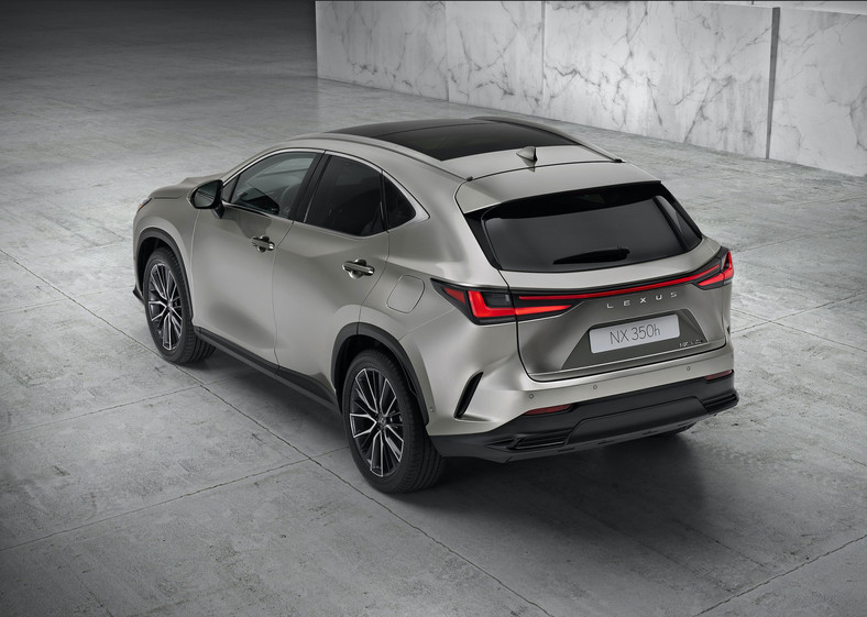Nowy Lexus NX: wiemy jak wygląda, ile kosztuje i jakie upusty można dostać