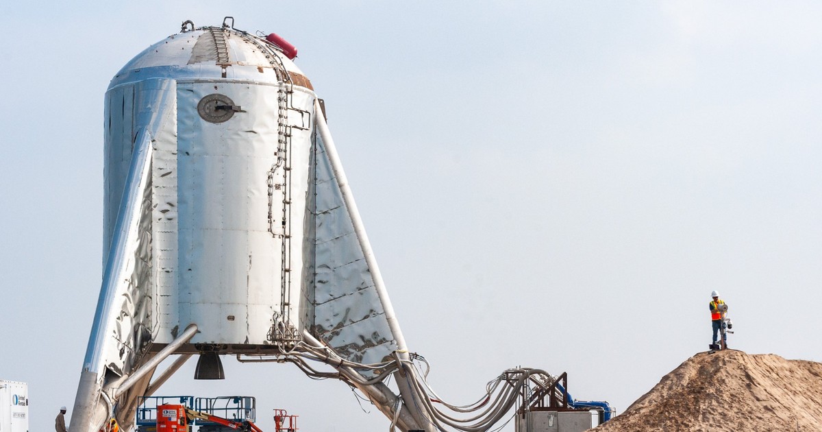 Elon Musk's SpaceX is developing giant Mars rockets in a sleepy town in ...