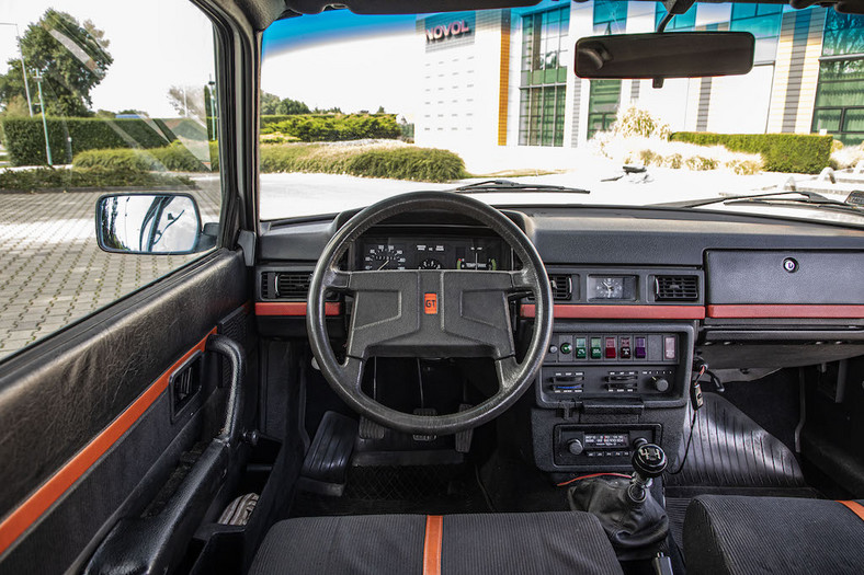Volvo 242 GT - kanciaste gran turismo ze Szwecji