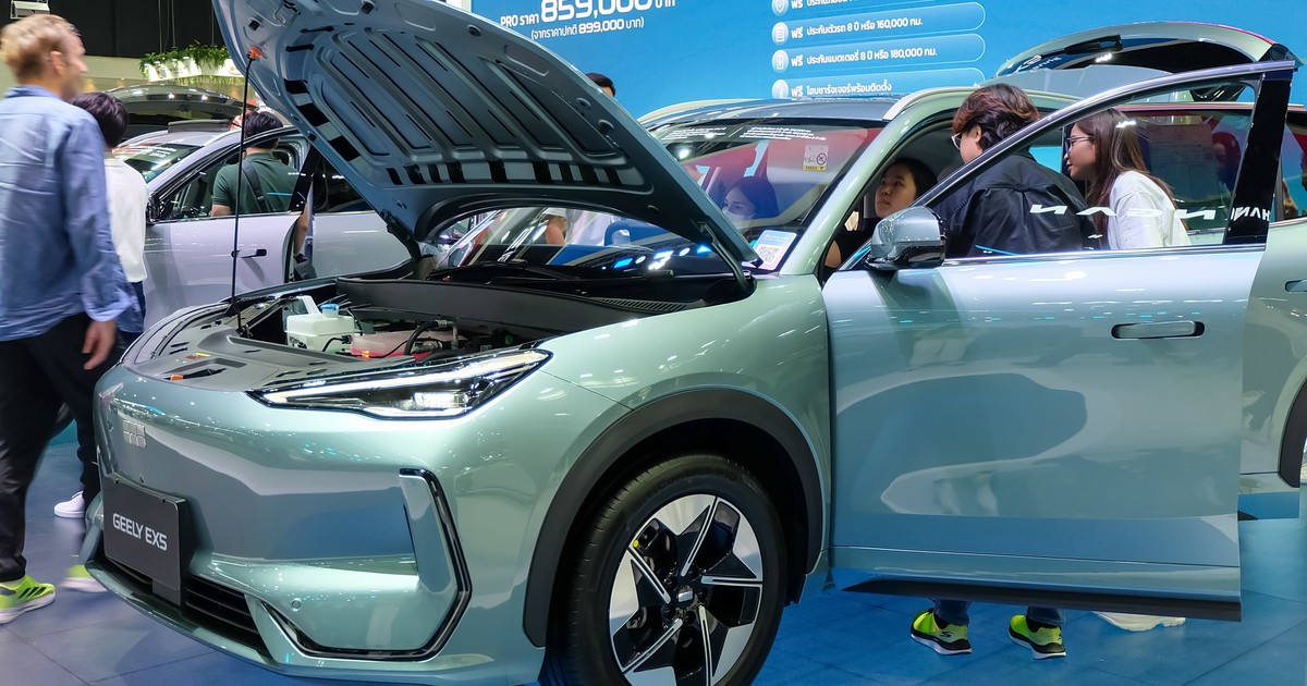 Chiński producent samochodów Geely wchodzi do Polski. Umowa podpisana