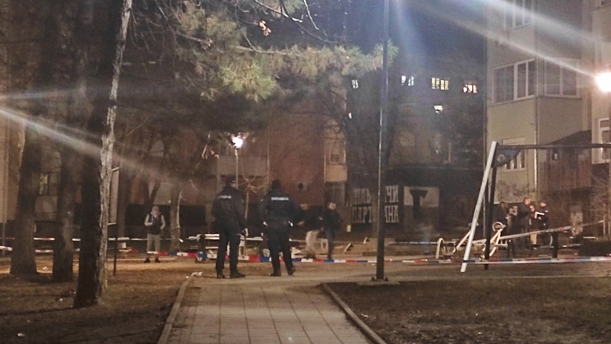 Pucnjava na Karaburmi: Mladić s nekoliko metaka pogođen u noge - Blic