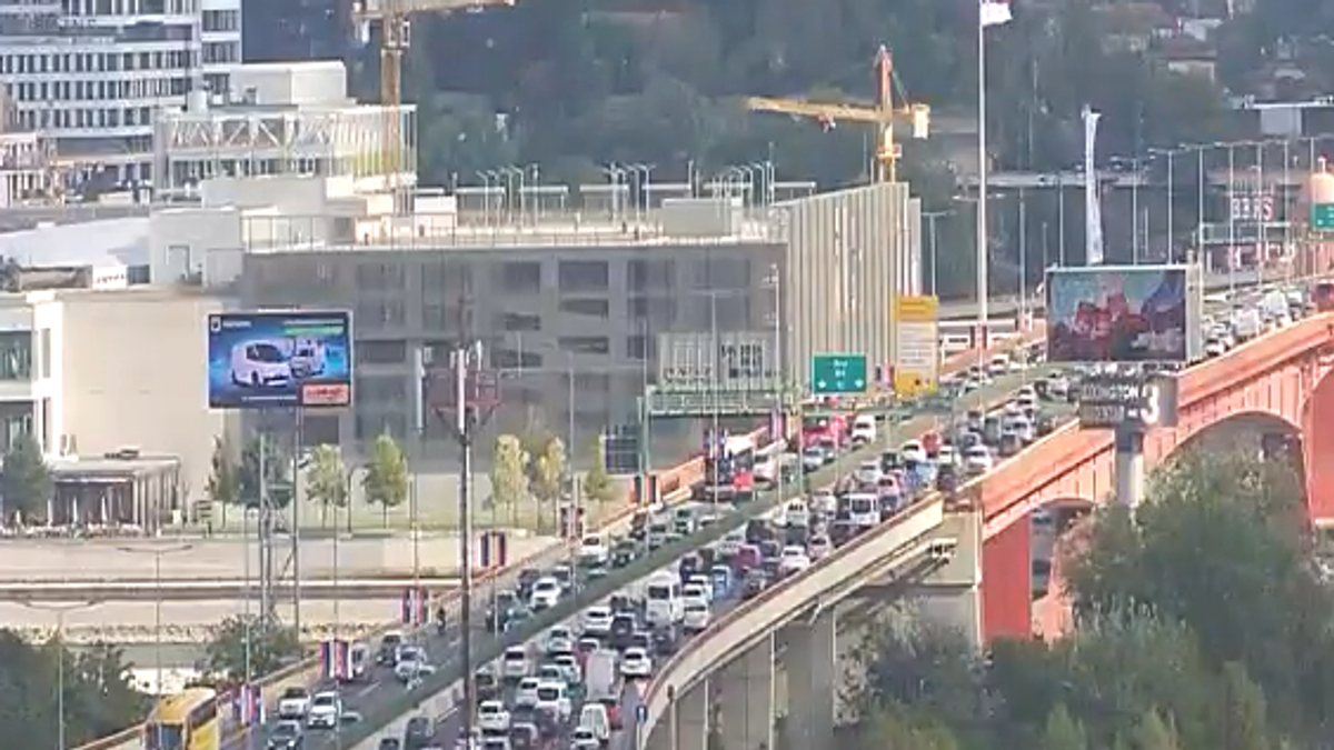 Totalni kolaps u Beogradu: Kolona duga 9 kilometara na autoputu, vozila mile - Blic