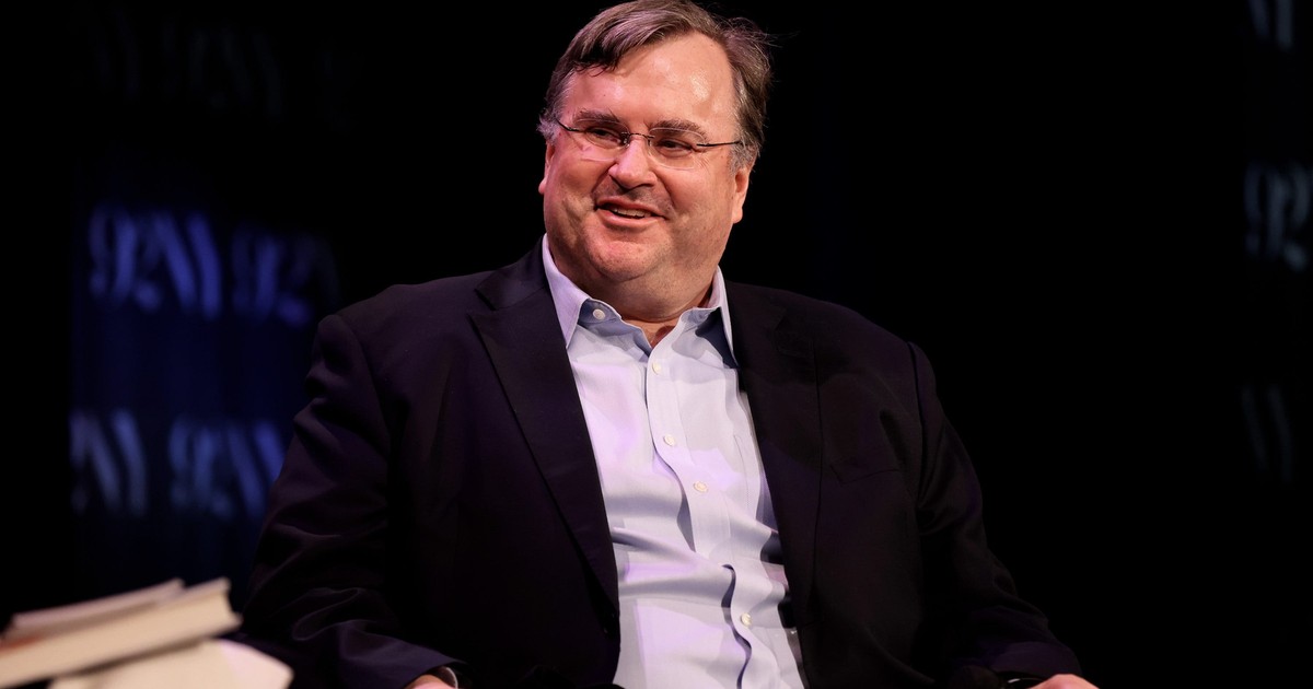 Reid Hoffman says 15 people using AI can compete with 150 who aren't ...