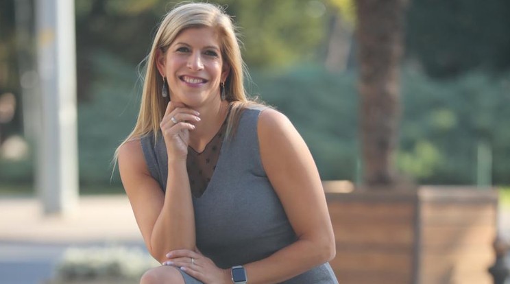 Béres Alexandra teljes mellbedobással nyeri a bikinis képek idei ...