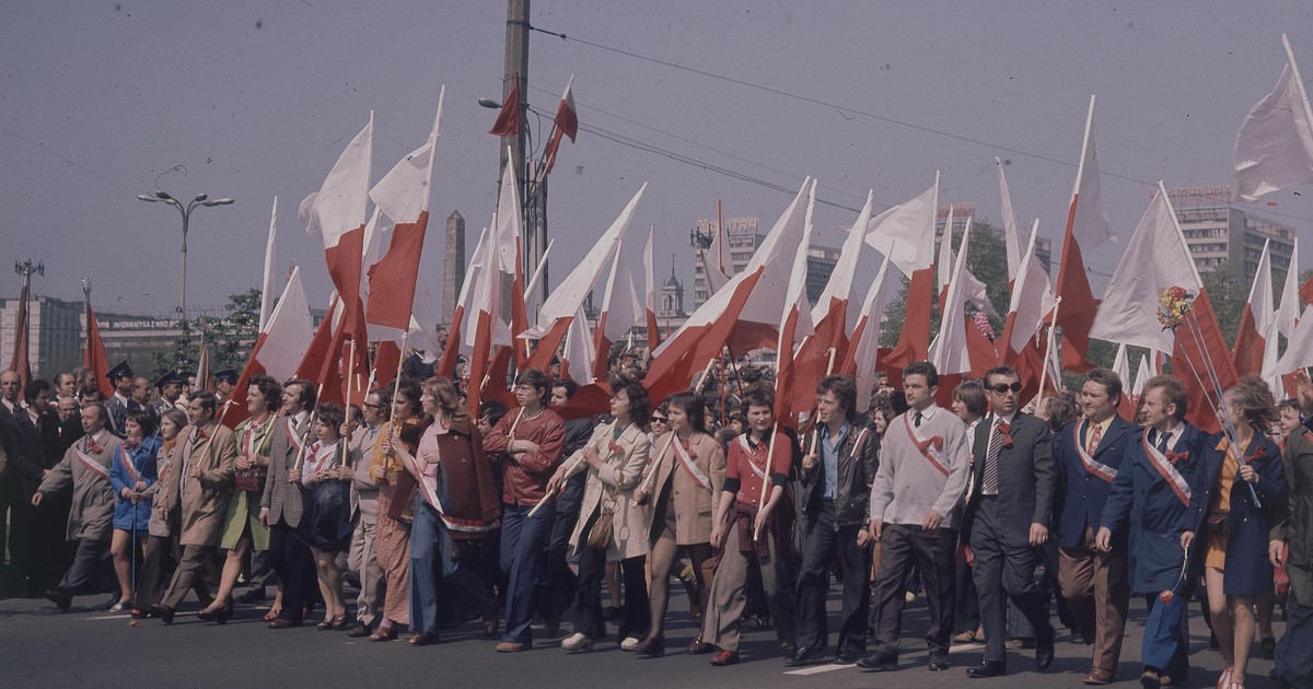 Pochody pierwszomajowe na archiwalnych zdjęciach - Wiadomości