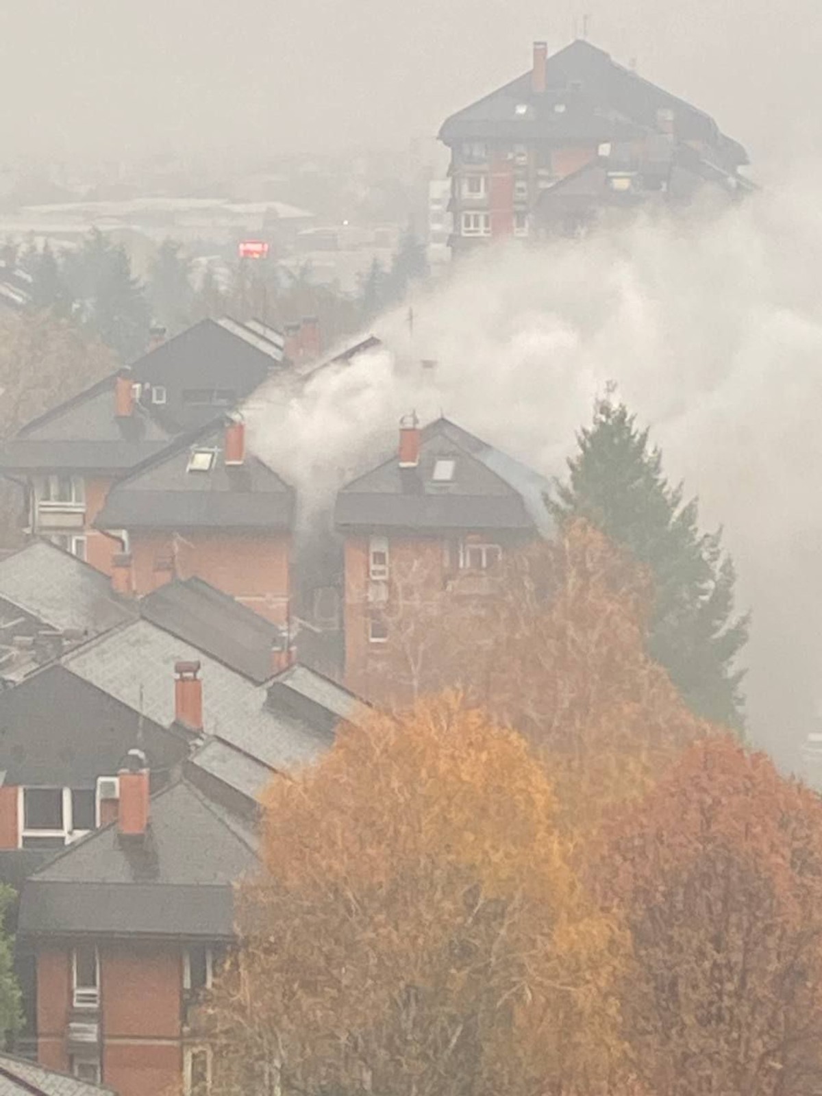 Požar na novoj galenici, kulja gust dim! Vatra progutala stan ...