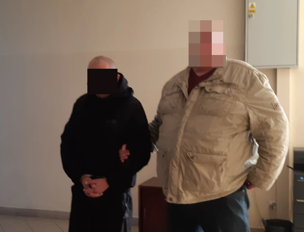 Warszawa. Fałszywy alarm bombowy w metrze. 40-latek zatrzymany - Dziennik.pl