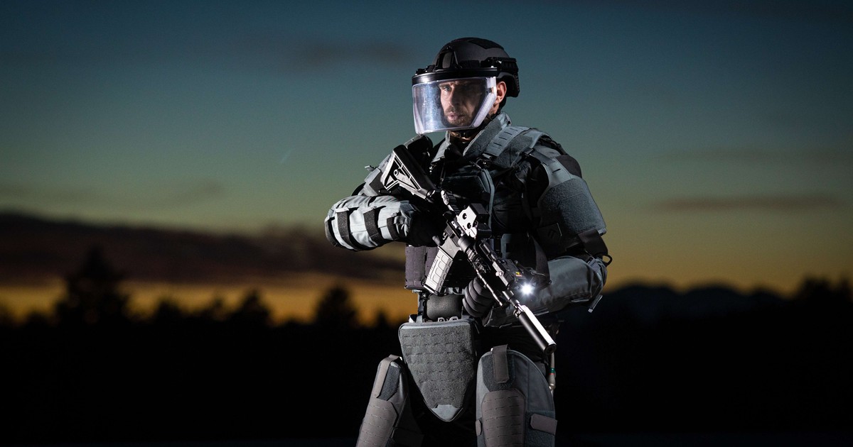 Pancerz wspomagany pozwala przeżyć strzał z AK-47. Oto superżołnierz