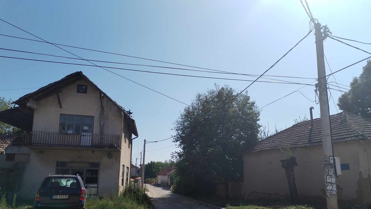 Prvi snimci sa mesta zločina kod Vranja: Muškarac ubio ženu pa sebe, forenzičari na licu mesta ...