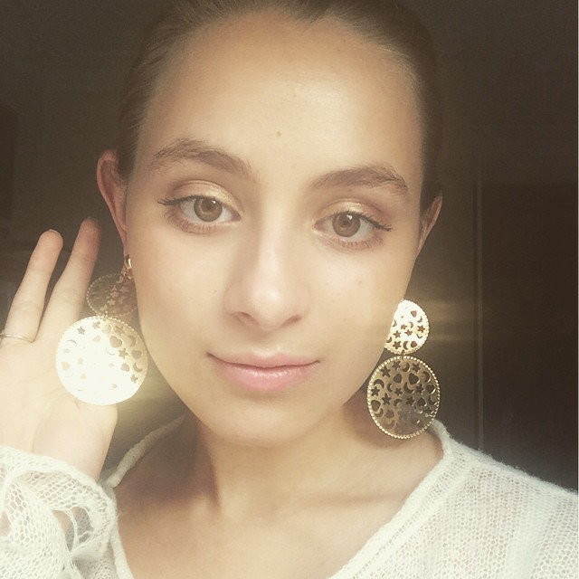 Jaś Fasola do pięknych nie należy. Za to jego córka Lily Atkinson… - Film