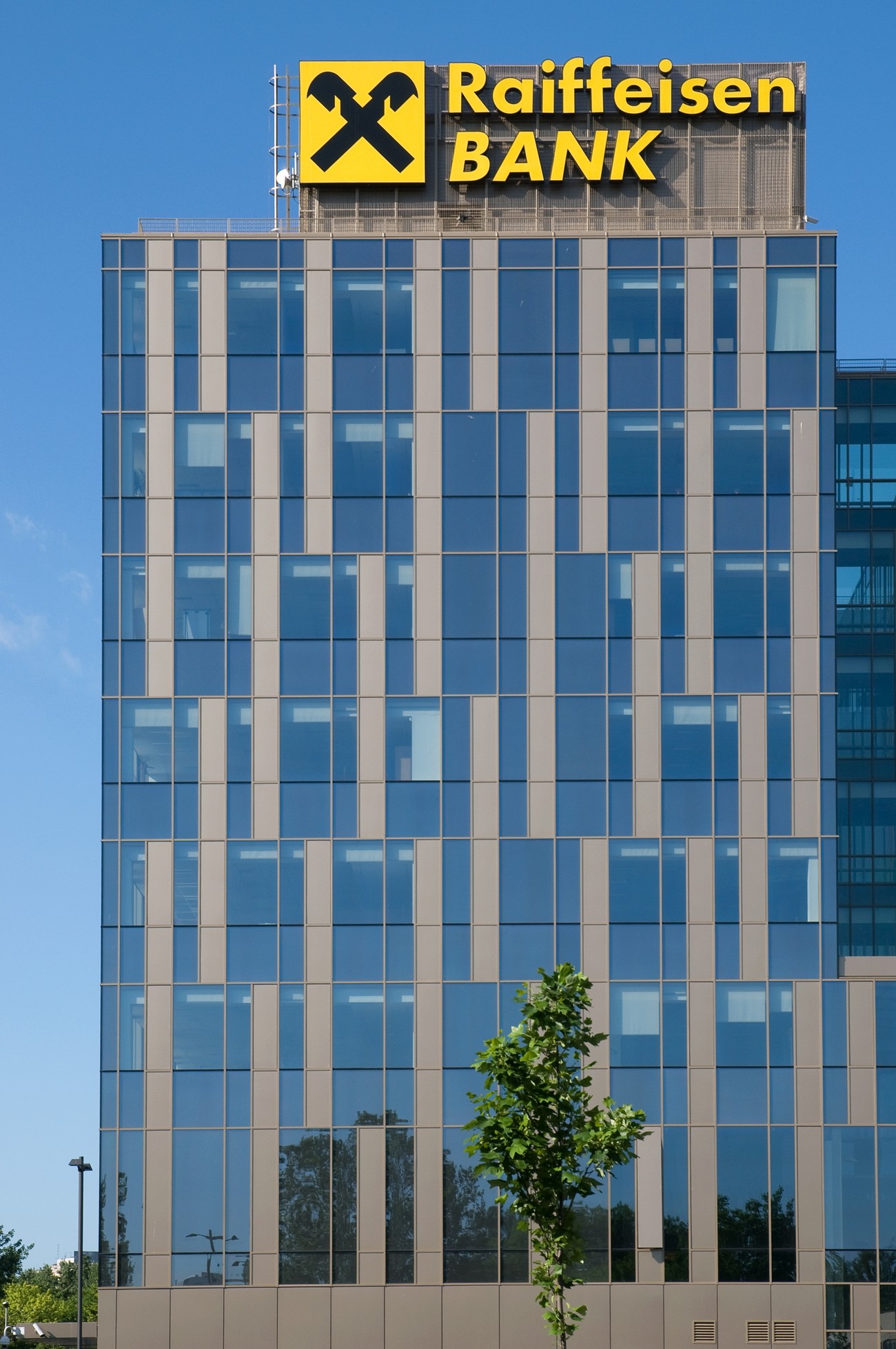 Raiffeisen banka ponudila novu uslugu za privredu: RaiPOS aplikacija ...