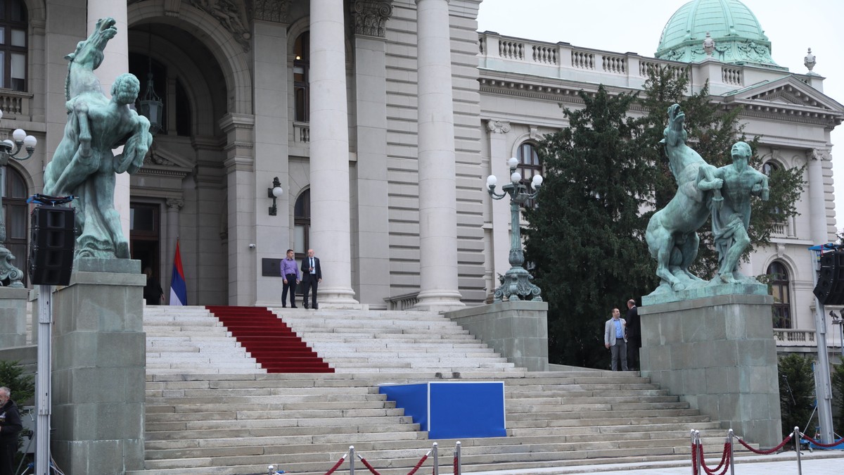 Dve žene pokušale da unesu biber sprejeve u Skupštinu Srbije - Blic