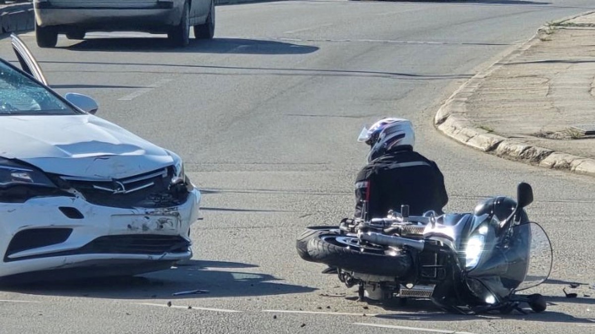 Sudar kod Plavog mosta: Dva motora i automobil učestvovali u udesu - Blic