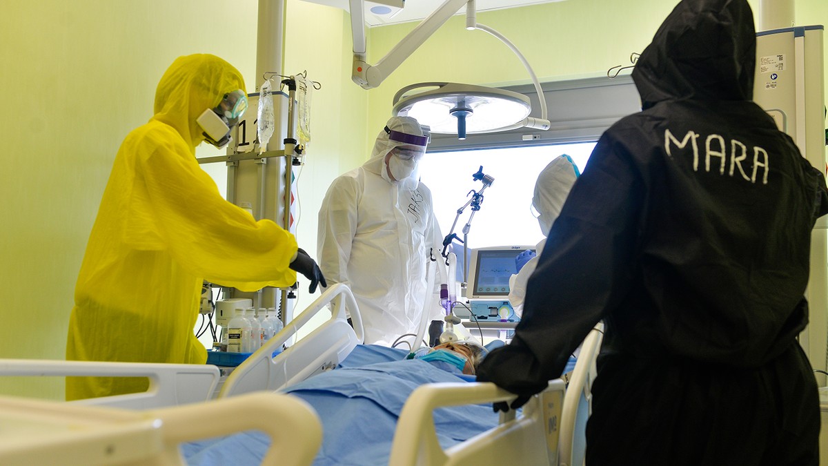 NAKON BEBE, IZDAHNULA I MAJKA Preminula porodilja koja je bila na respiratoru - Blic