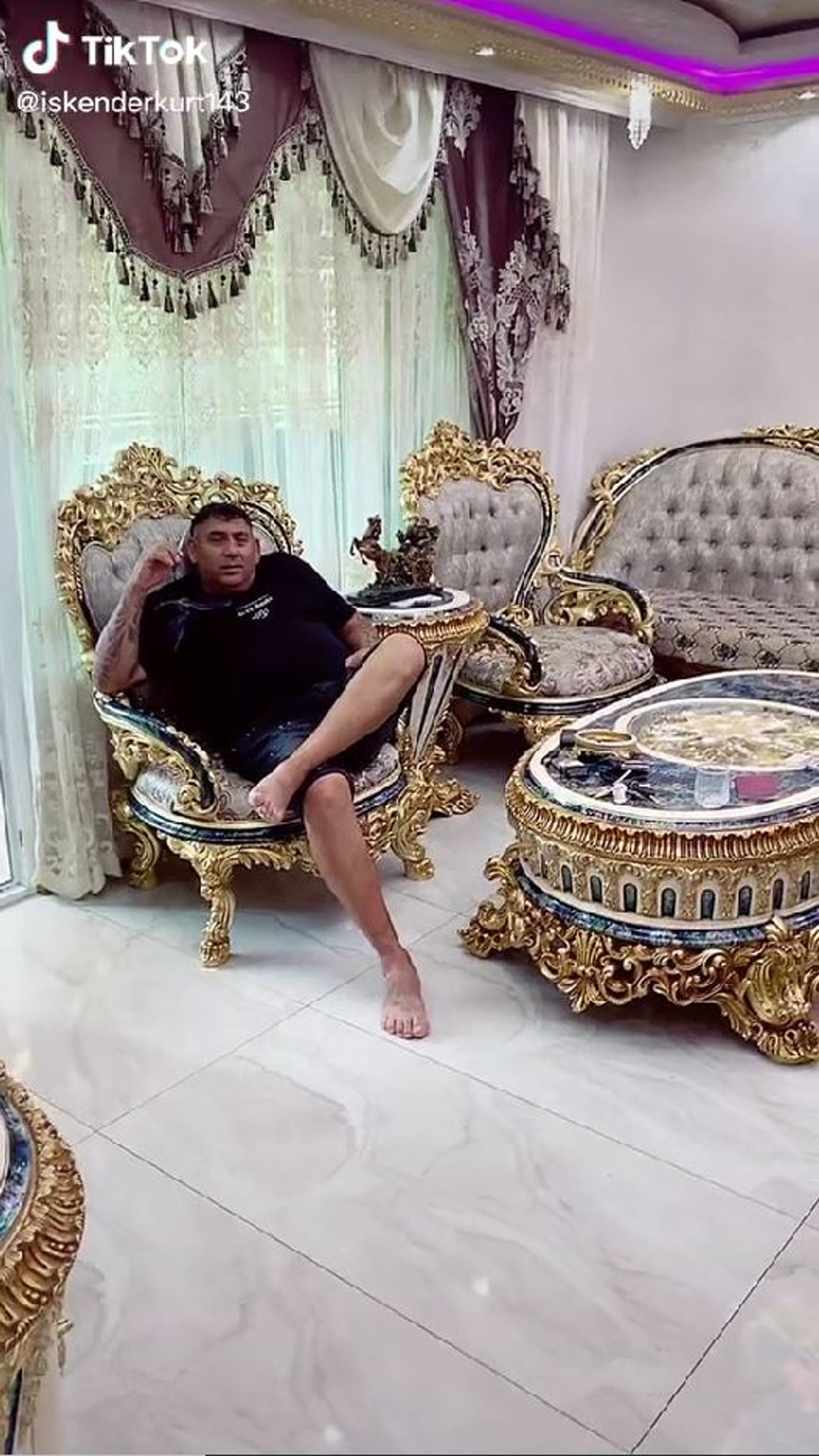 Ma kakvi lavovi na kapiji, ova kuća je najveći kič ikada: Čovek se ...