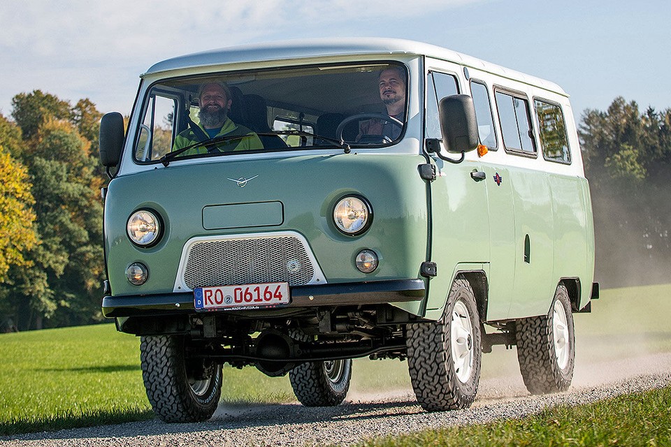 UAZ 452 Buchanka - 60-latek prosto z salonu