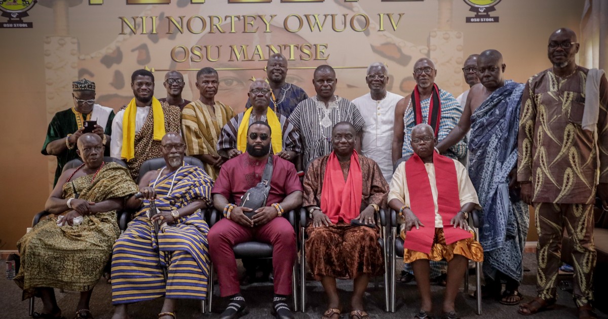 Yahu Blackwell royal son of Adu Kpono We now sitting on the lumor seat ...