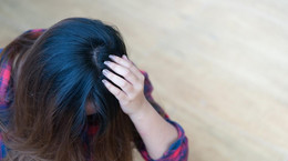 Czyrak - przyczyny, objawy, leczenie, domowe sposoby. Jak usunąć czyraka?