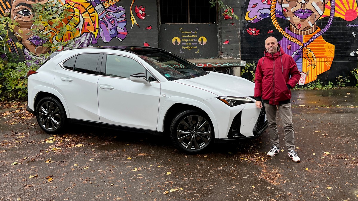 Lexus UX po liftingu. Jeździłem nowym modelem z kosmetycznymi, ale ...