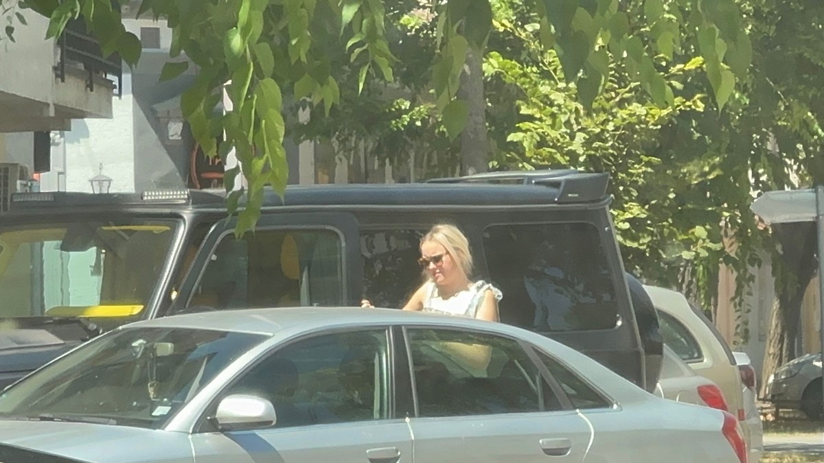 Natalija Jokić sa stomakom do zuba vozi besnu mašinu od 250.000 evra kroz Sombor - Nikola Jokić ...