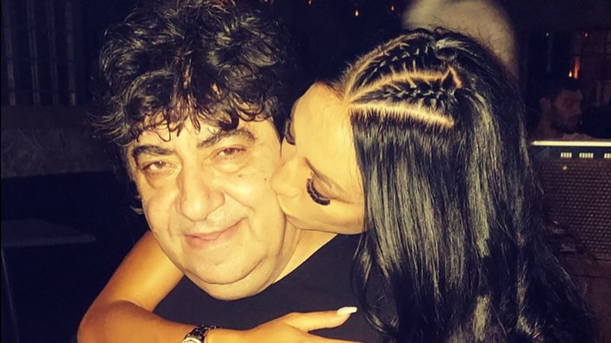 Pevačica trudna sa 30 godina starijim od nje Božić dočekala u crkvi - Blic